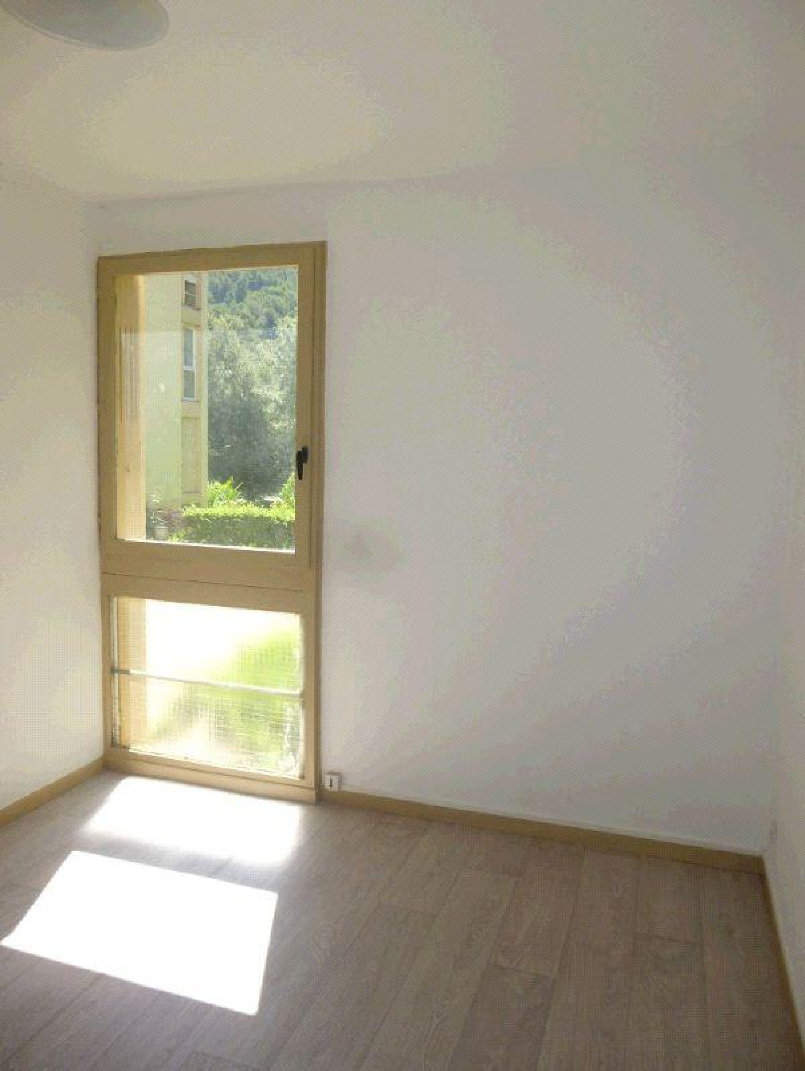 Location appartement 1 pièce 10m² 356€ | Guis Immobilier